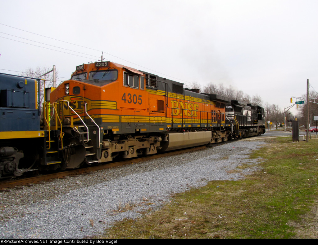 BNSF 4305